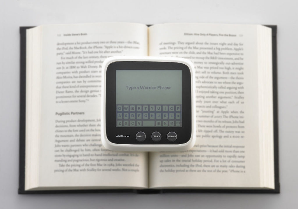 WikiReader : la liseuse qui ne lit que Wikipedia